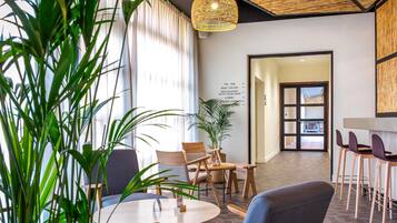 Vistas para a piscina, aberto em determinados dias