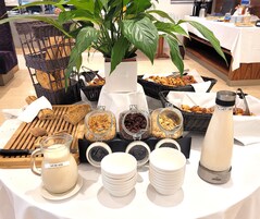 Pequeno-almoço tipo buffet diário mediante uma taxa 