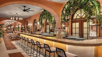 4 bares/lounges, bar de petiscos