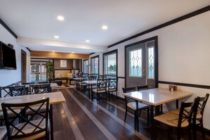 Café da manhã continental grátis todos os dias