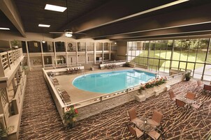 Piscina interna, piscina externa sazonal