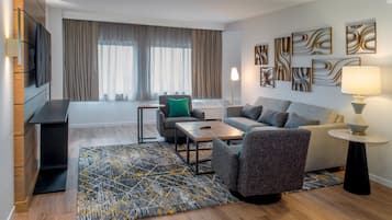 Suíte club, 1 quarto | Cofres nos quartos, escrivaninha, espaço de trabalho para notebook