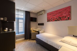 Book Hotel Amsterdam De Roode Leeuw in Amsterdam | Hotels.com
