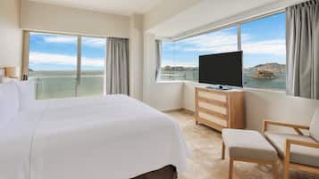 Master Suite, 3 bedrooms, Plus | Cofre no quarto, cortinas/cortinados opacos, ferro/tábua de engomar