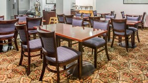 Pequeno-almoço tipo buffet diário incluído 