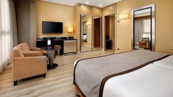 Minibar, cofre no quarto, secretária