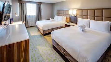 Roupas de cama premium, cofres nos quartos, escrivaninha