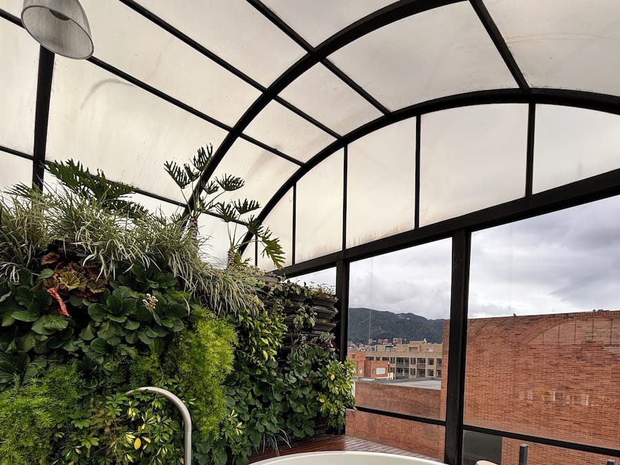 Banheira de hidromassagem interior