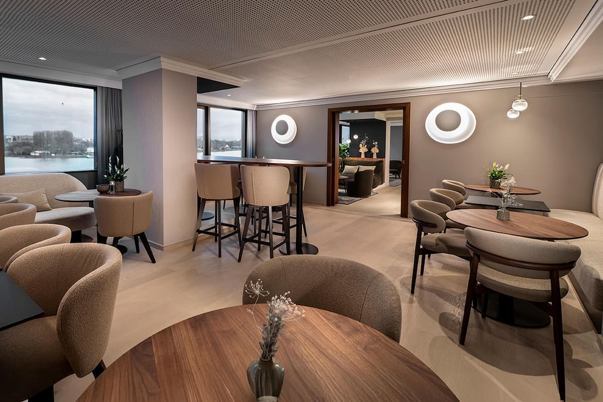 Televisor de ecrã plano de 37 polegadas com canais via satélite