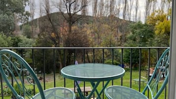 Quarto, vista para o rio | Ferro/tábua de engomar, Wi-fi grátis, roupa de cama fornecida