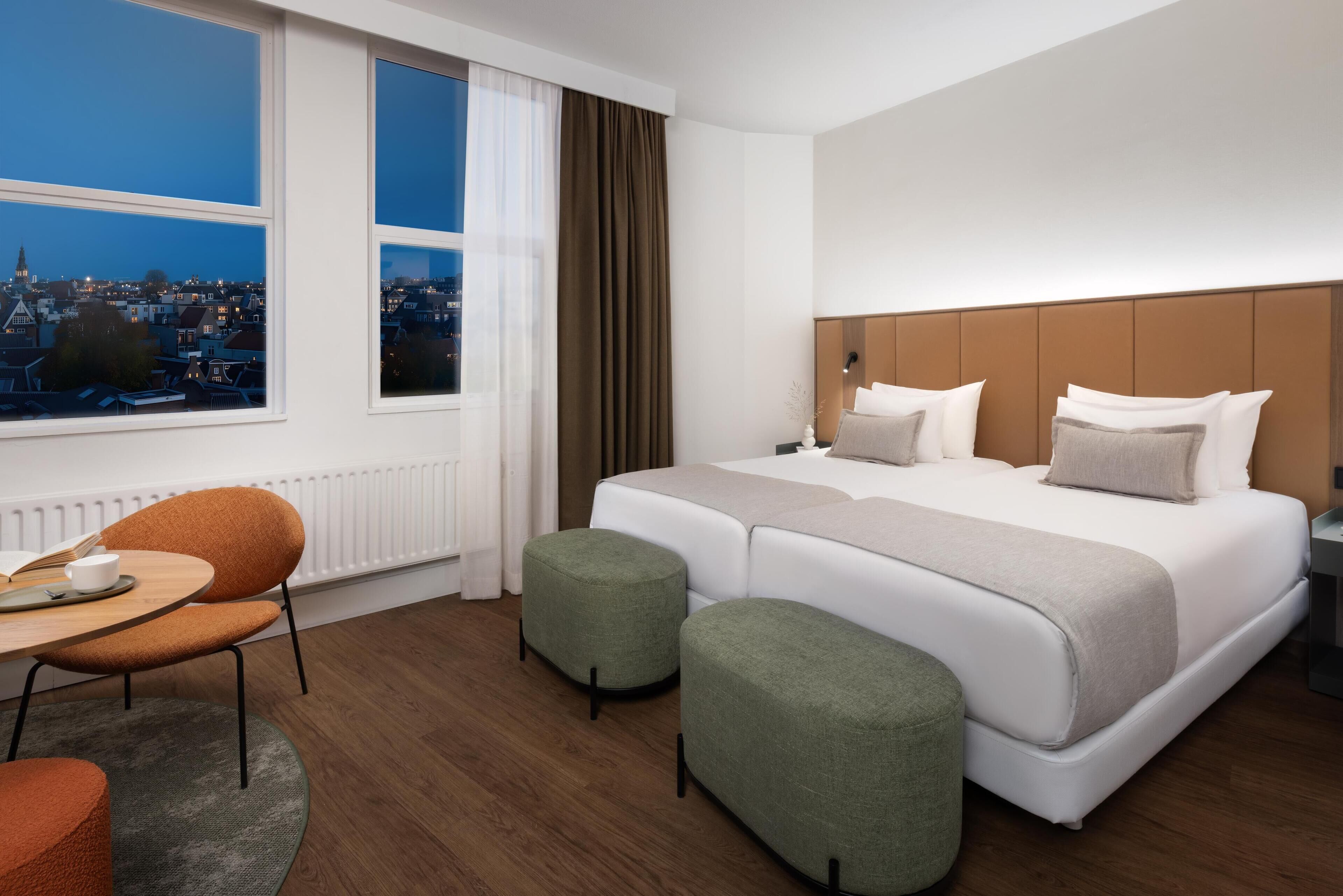 Minibar, cofre no quarto, cortinas/cortinados opacos 