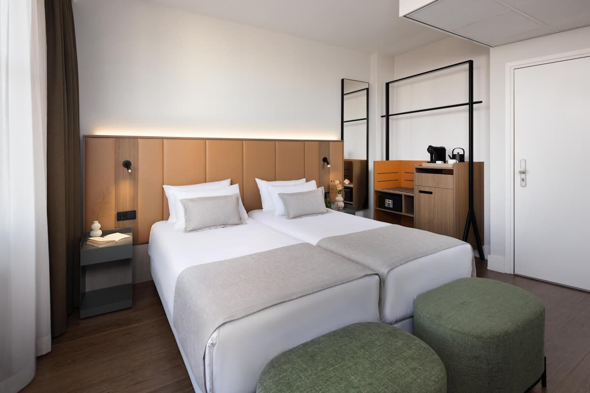 Quarto standard | Frigobar, cofres nos quartos, cortinas blackout, quartos à prova de som