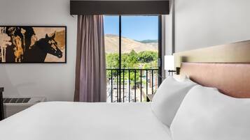 Roupa hipoalergénica, secretária, cortinas/cortinados opacos