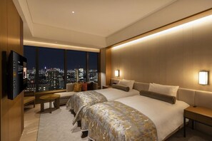 Roupa hipoalergénica, edredões de penas, minibar, cofre no quarto 