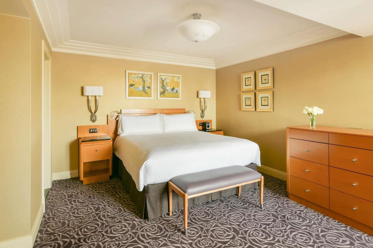 Suíte, 1 quarto (Partial River View) | 1 quarto, roupas de cama premium, edredons de pluma, frigobar