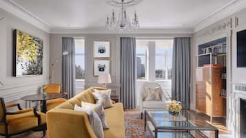 Suíte, 1 cama King, terraço | 1 quarto, roupas de cama premium, edredons de pluma, frigobar