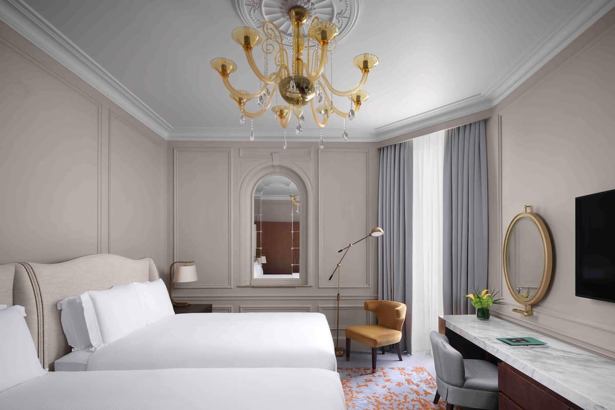 Quarto família, 2 quartos | 1 quarto, roupas de cama premium, edredons de pluma, frigobar