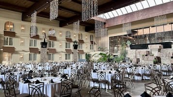 Quarto standard, 2 camas Queen, geladeira e micro-ondas, vista para o pátio (Oversized Room) | Vista do quarto