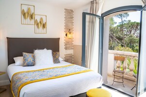 Quarto casal standard | Frigobar, cofres nos quartos, escrivaninha, cortinas blackout