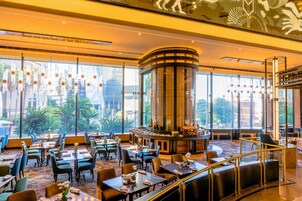 2 restaurantes, pequenos-almoços servidos, cozinha internacional 