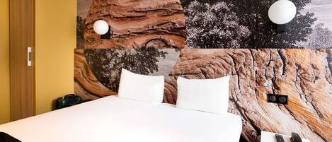 Quarto standard, 1 cama de casal | Roupas de cama premium, cofres nos quartos, escrivaninha