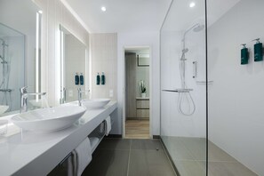 Suíte, 1 quarto | Chuveiro