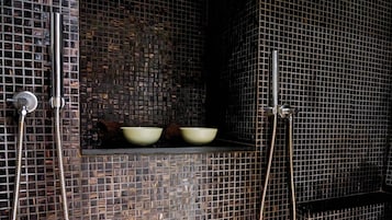 Sala(s) para tratamentos a casais, sauna, banheira de hidromassagem
