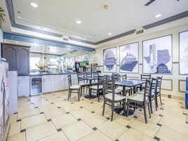 Café da manhã continental grátis todos os dias