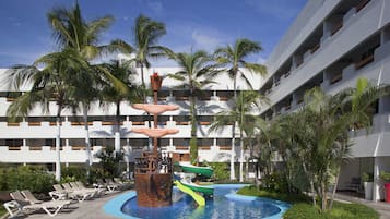2 piscinas exteriores, guarda-sóis, espreguiçadeiras
