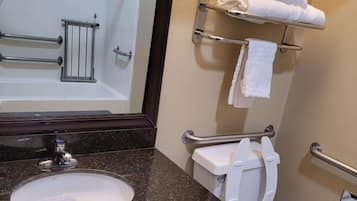 Quarto Individual, adaptado para pessoas com dificuldades de mobilidade | Cofre no quarto, ferro/tábua de engomar, Wi-fi grátis