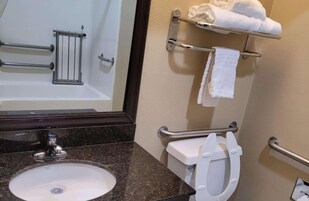 Quarto Individual, adaptado para pessoas com dificuldades de mobilidade | Cofre no quarto, ferro/tábua de engomar, Wi-fi grátis 