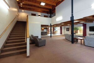 Escrivaninha, ferros/tábuas de passar roupa, Wi-Fi de cortesia