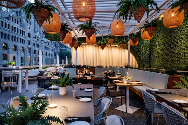 Pequenos-almoços, almoços, jantares servidos, cozinha francesa