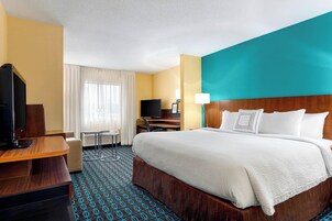 Cofres nos quartos, escrivaninha, cortinas blackout