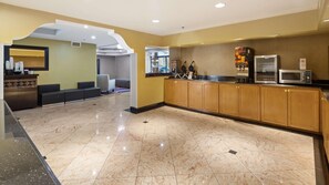 Pequeno-almoço tipo buffet diário incluído 