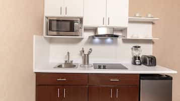 Quarto, várias camas, não fumadores (Upgrade) | Cozinha privada | Uma cafeteira/bule