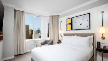 Quarto Deluxe, 1 cama queen-size, não fumadores, Vista para a cidade | 1 quarto, lençóis italianos Frette, roupa de alta qualidade, minibar