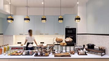 Café da manhã com buffet todos os dias mediante uma taxa