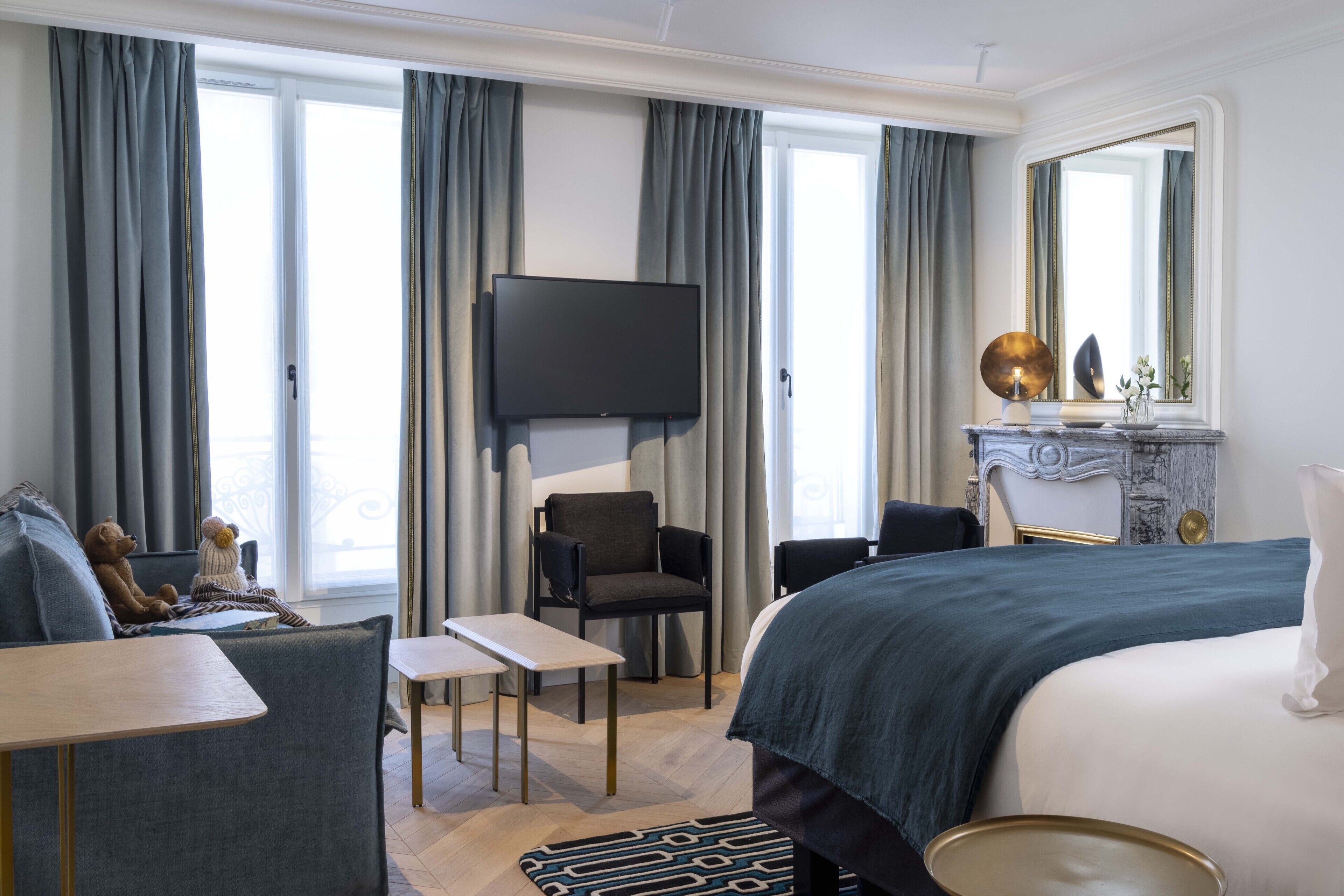 Roupa de alta qualidade, minibar, cofre com capacidade para portátil 