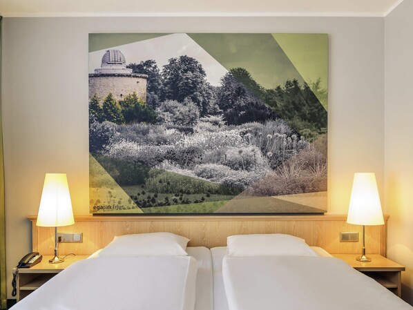 1 quarto, roupa hipoalergénica, cofre no quarto, secretária 