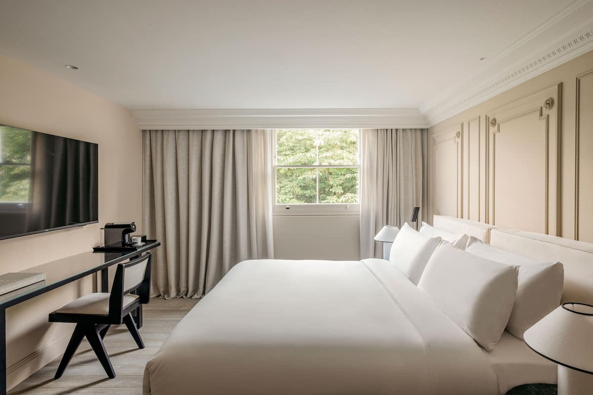 Roupas de cama premium, edredons de pluma, cofres nos quartos
