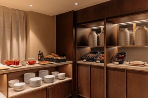 Café da manhã com buffet todos os dias mediante uma taxa