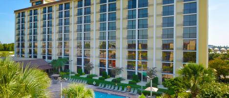 Piscina exterior, da(s) 9:00 à(s) 22:00, guarda-sóis, espreguiçadeiras