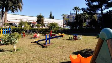Área de recreio para crianças (ao ar livre)
