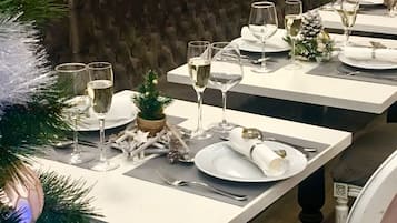 Almoços e jantares servidos