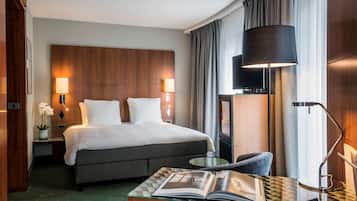 Quarto superior | Cofres nos quartos, escrivaninha, quartos à prova de som