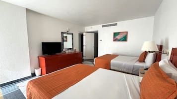 Family Suite | Secretária, cortinas/cortinados opacos, ferro/tábua de engomar