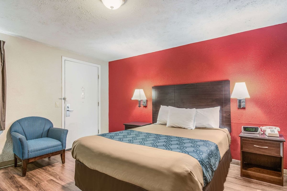 Cortinas/cortinados opacos, berços/camas para crianças grátis