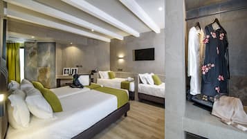 Quarto Quádruplo | Edredões de penas, minibar, cofre no quarto, secretária