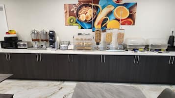 Café da manhã com buffet grátis todos os dias